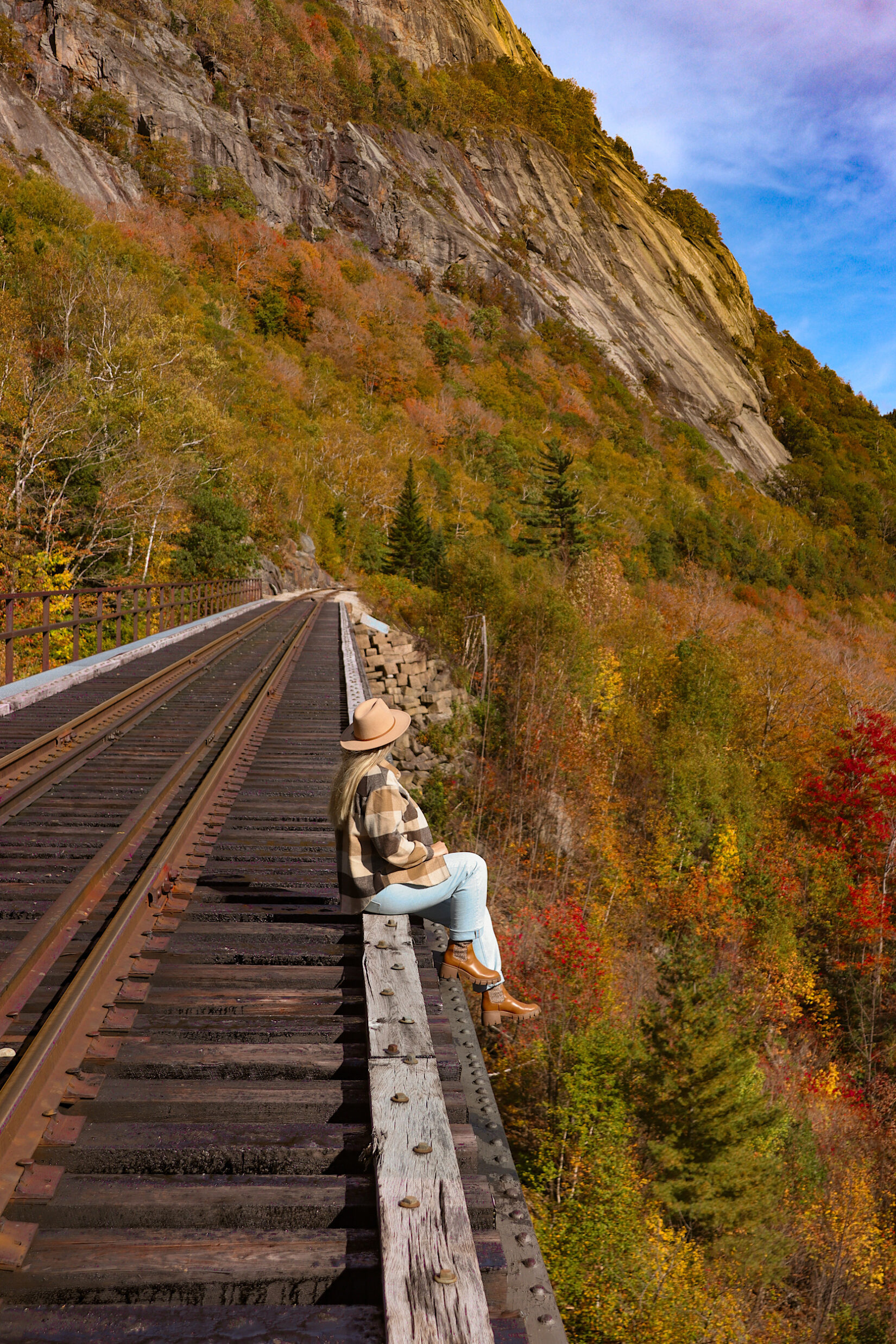 New Hampshire Photo Spots: How to Find The Iconic & Insta-Famous Train ...